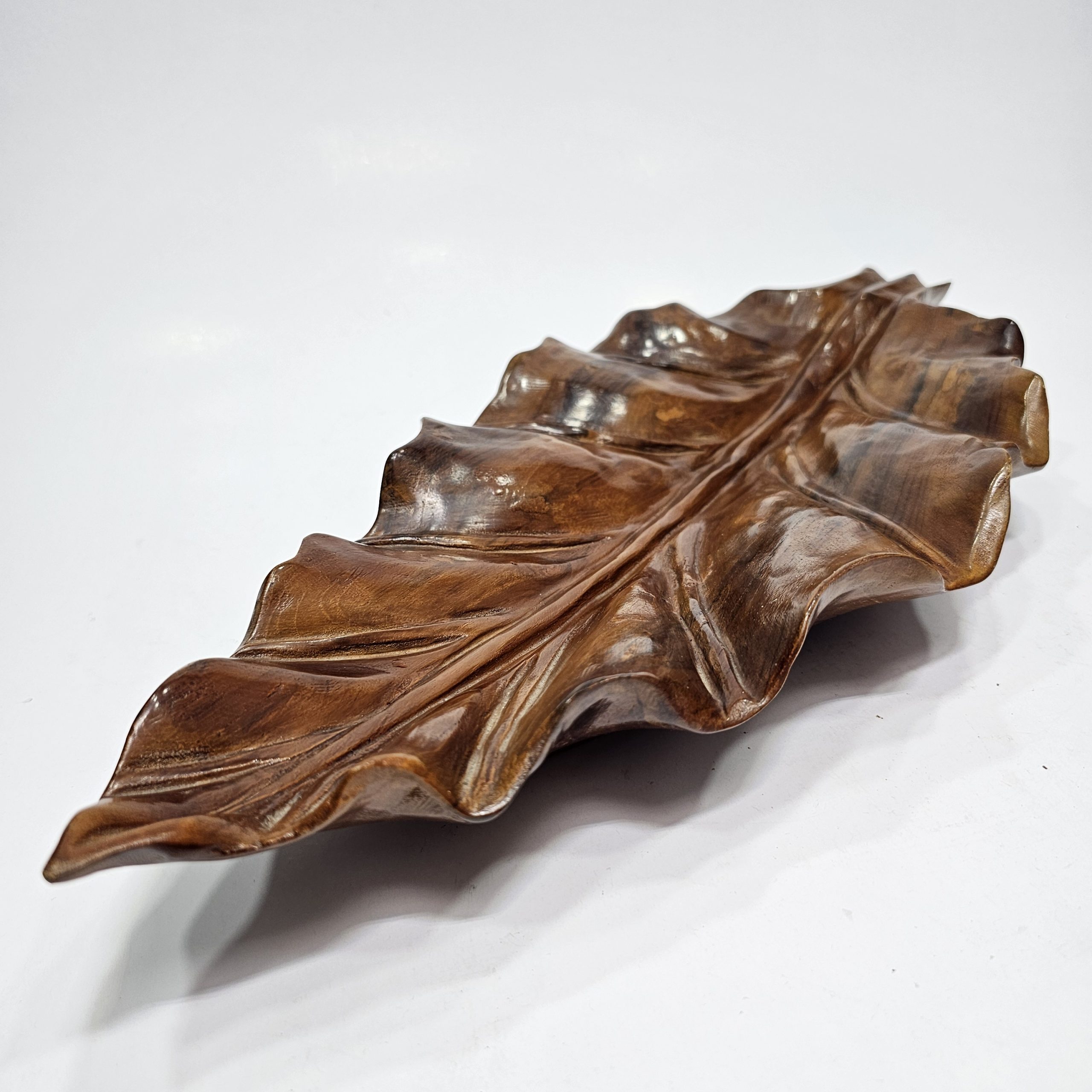 Piring Motif Daun Kayu Jati Panjang - Pusaka Keris